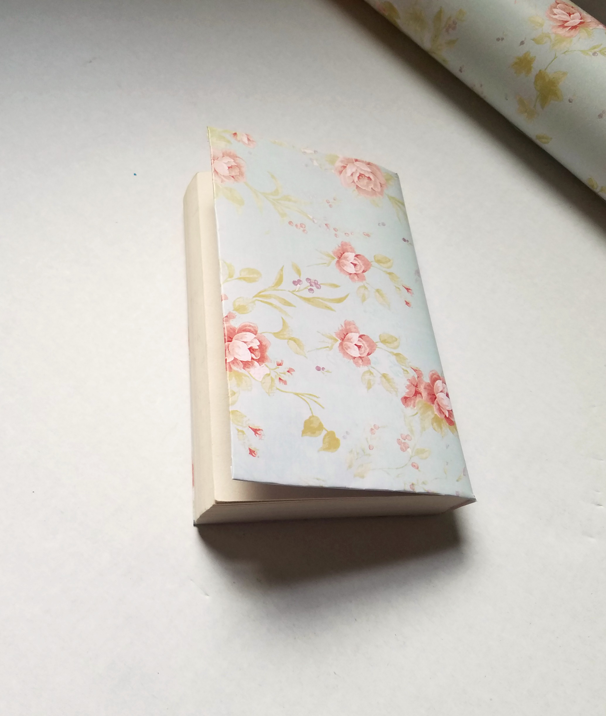 DIY: Cover Books with Wrapping Paper – Wonderful Creations